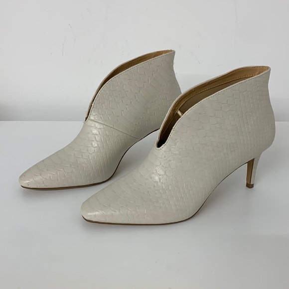 Express | Shoes | Nwob Express Beige Ankle Booties Womens Size 8 | Poshmark